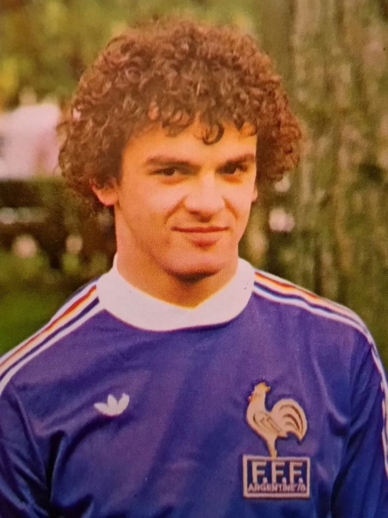 Phá vỡ định kiến: Kỷ niệm hành trình của một cầu thủ bóng đá đồng tính