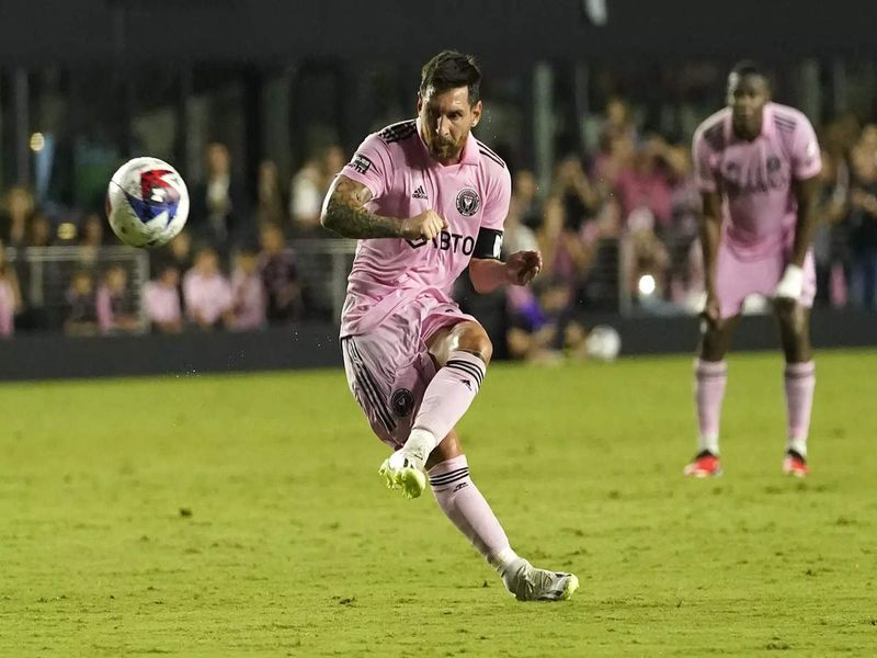 20 Best Free-Kick Takers in World Football Right Now [Ranked]